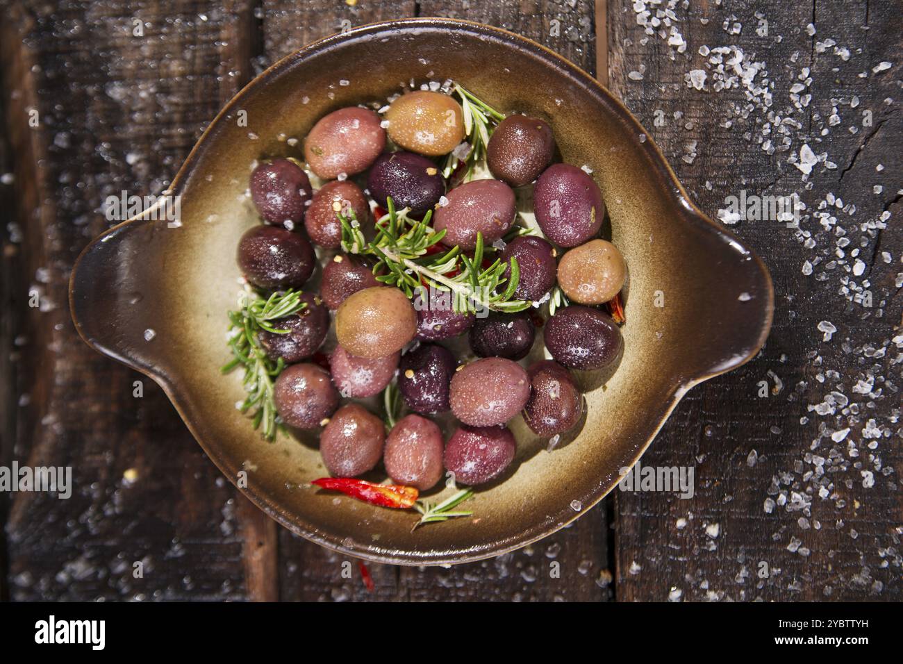 Italian food, snack of olives in brine presented in flat Stock Photo ...