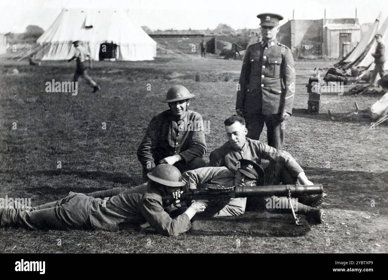 Soldiers of The Buffs with a lewis gun during the First World War Stock ...