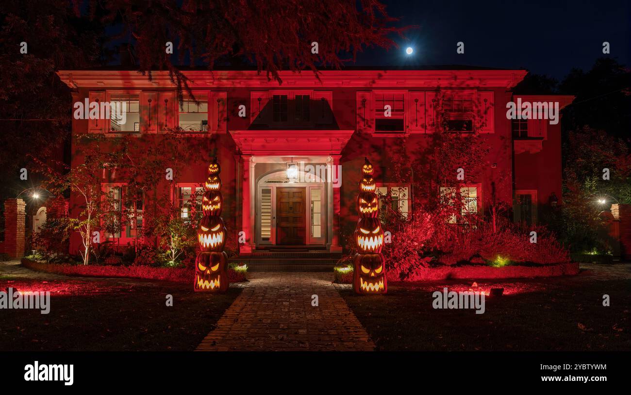 Carnival haunted house hi-res stock photography and images - Alamy