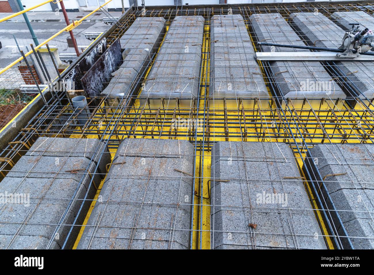 Detail of reinforced concrete slab with lightweight concrete blocks ...