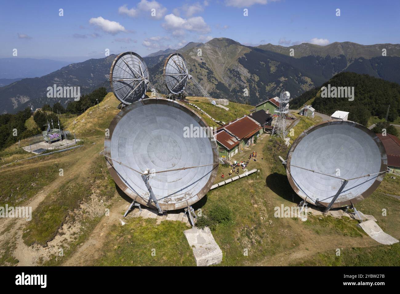 Old data transmission dishes hi-res stock photography and images - Alamy
