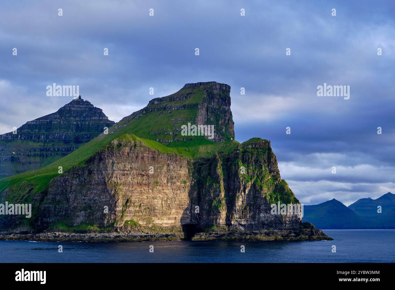 Iles Feroe, paysages de falaise // Faroe Islands, cliff landscapes ...