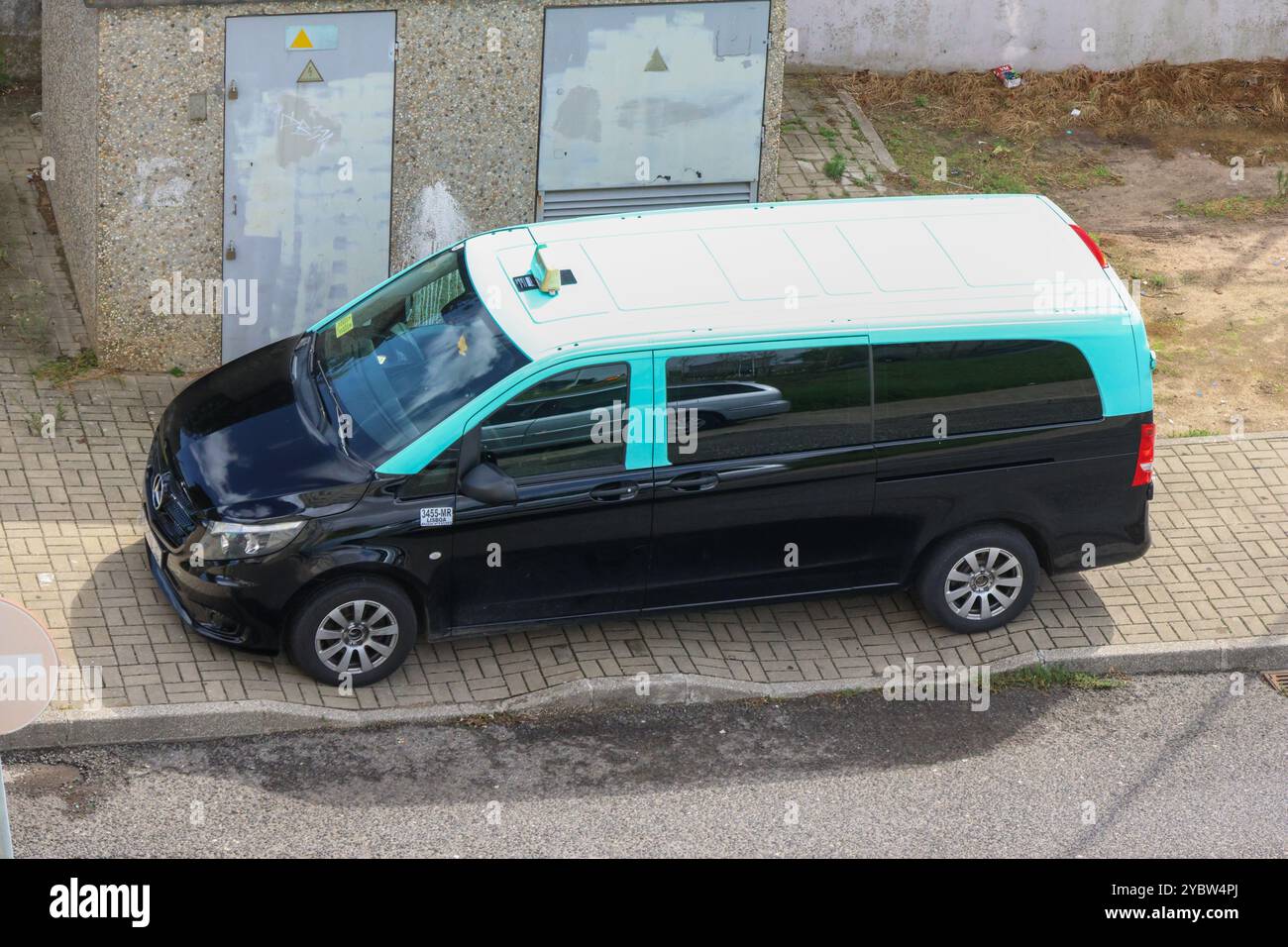 Parked car side street lisbon hi-res stock photography and images - Alamy