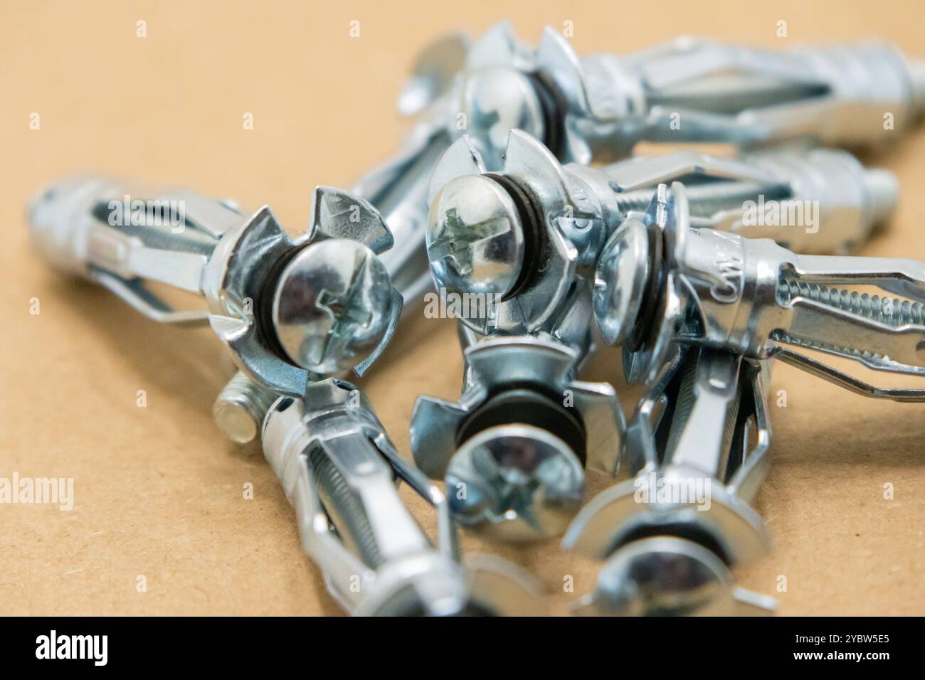 Metal drywall anchors hi-res stock photography and images - Alamy