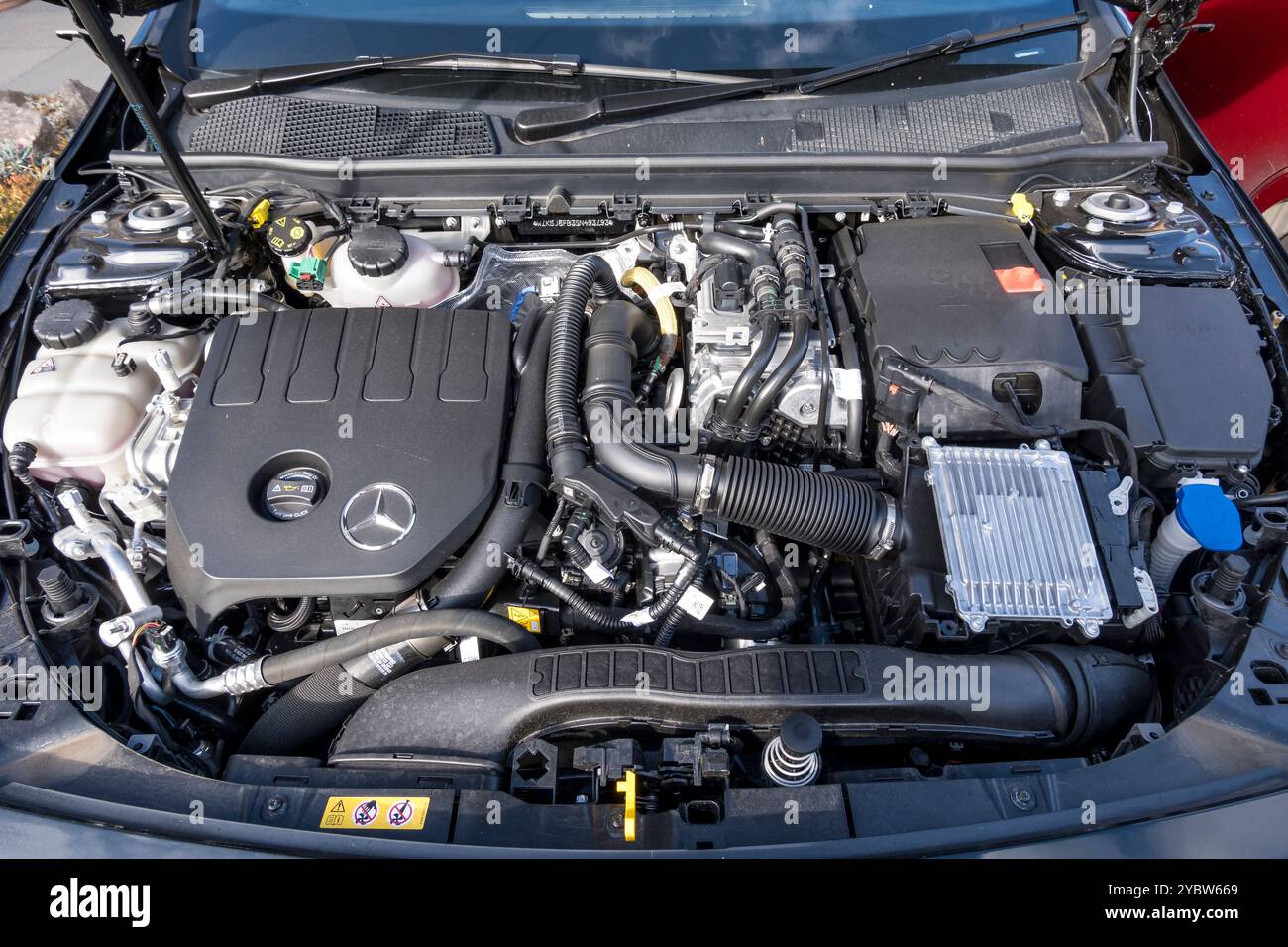 Mercedes engine bay hi-res stock photography and images - Alamy