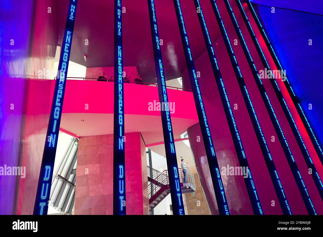 Bilbao 10.10.2024 Installation von Jenny Holzer im Guggenheim Museum ...