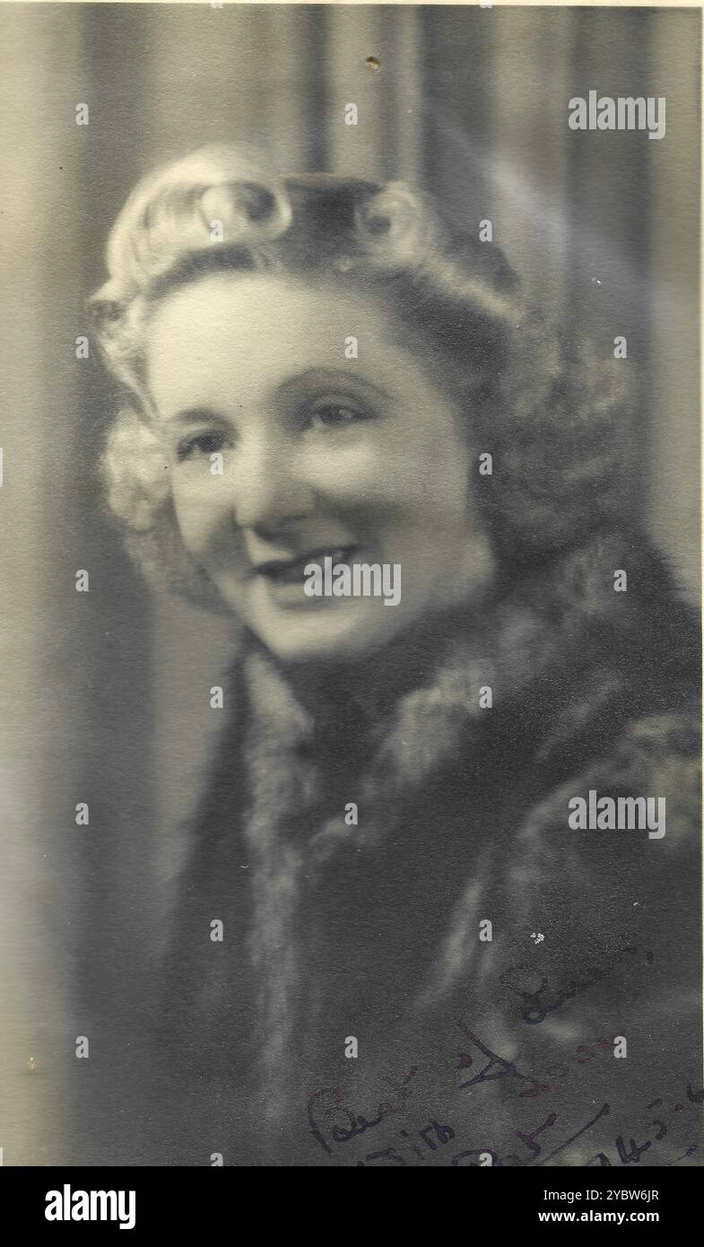 1940s pantomime actors hi-res stock photography and images - Alamy