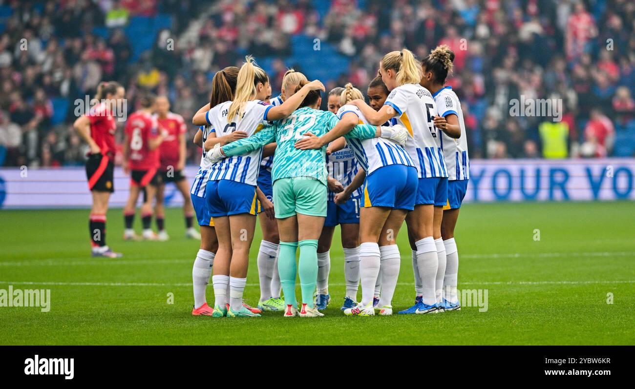 American soccer players hugging hi-res stock photography and images - Alamy