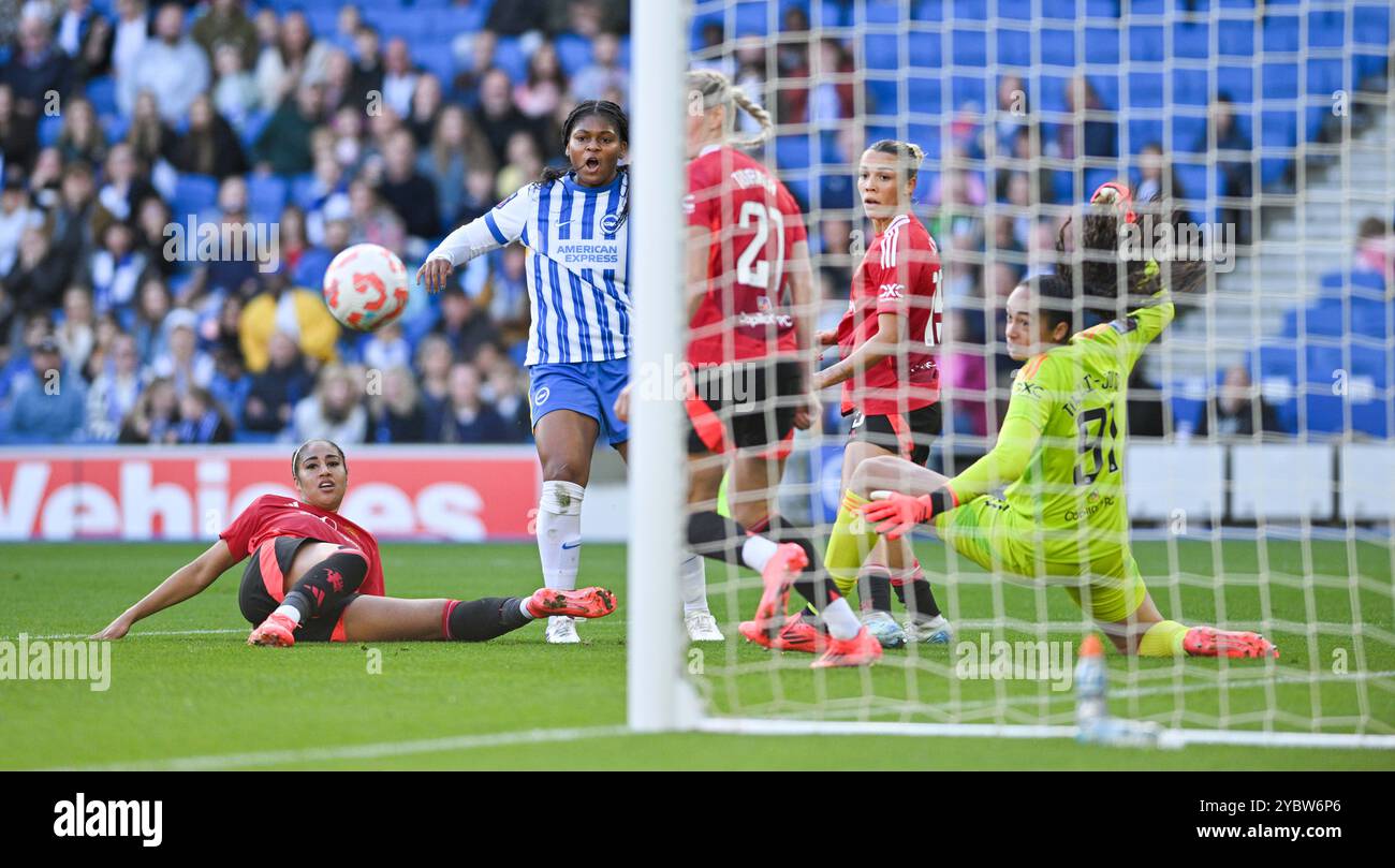 Female sport acion hi-res stock photography and images - Alamy