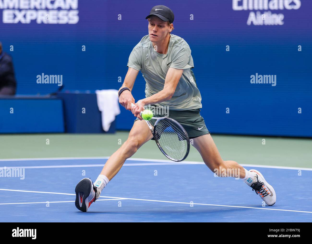 Sinner volley tennis hi-res stock photography and images - Alamy