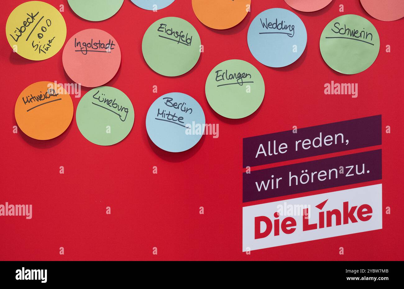 20 October 2024, Saxony-Anhalt, Halle (Saale): A pinboard shows city ...
