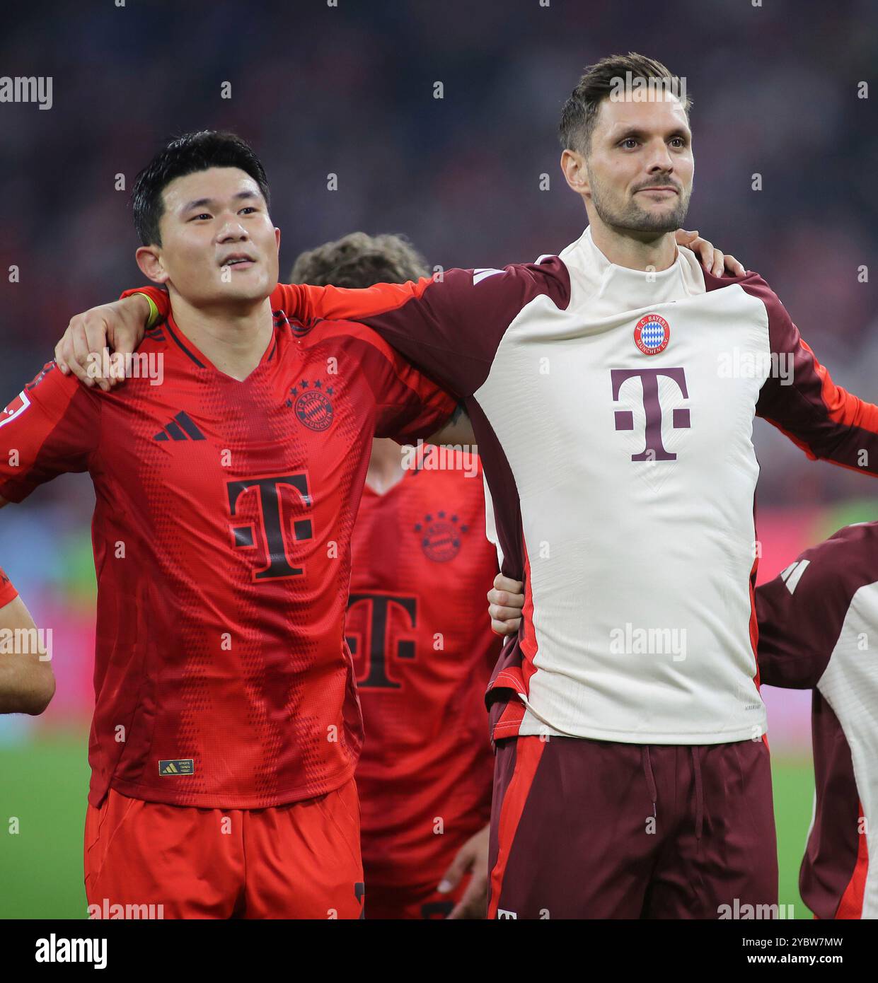 Min jae kim fc bayern munchen nach dem spiel hi-res stock photography ...