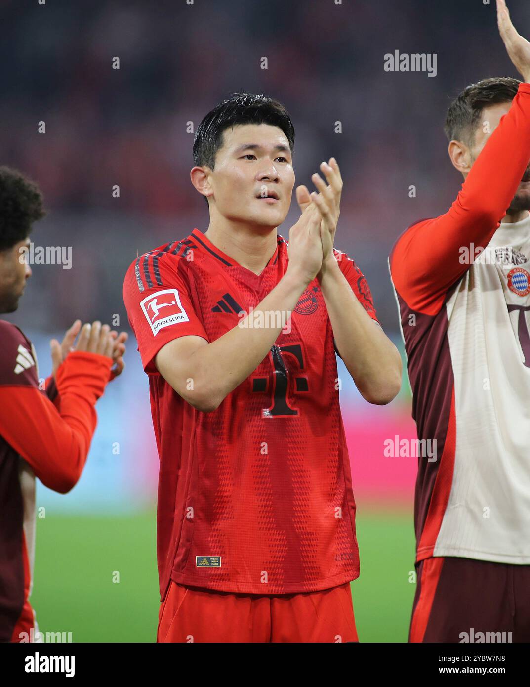 Min jae kim fc bayern munchen nach dem spiel hi-res stock photography ...