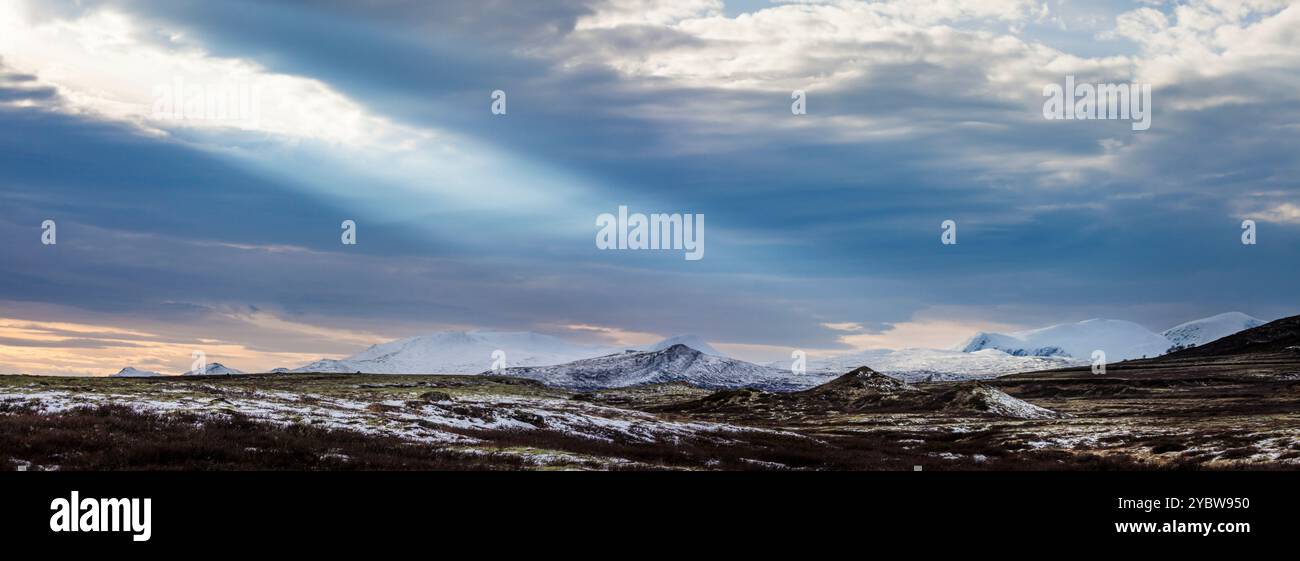 God beam and snowy panoramic October mountain landscape in Dovrefjell ...