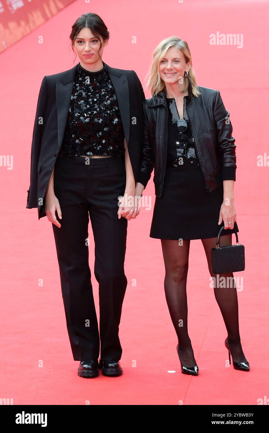 Lea Luce Busato und Melanie Laurent bei der Premiere des Kinofilms ...