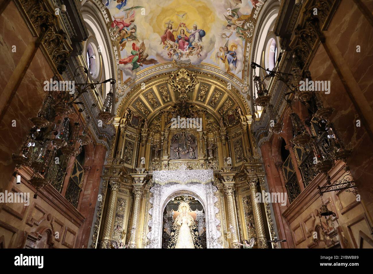 Interior view of the Basilica of Our Lady of Hope Macarena, Seville ...