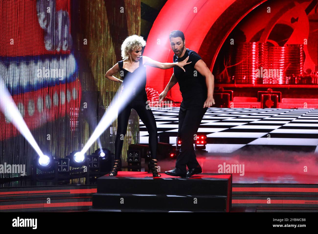 Rome, TV show "Dancing with the Stars". Dancer for one night Raoul Bova ...