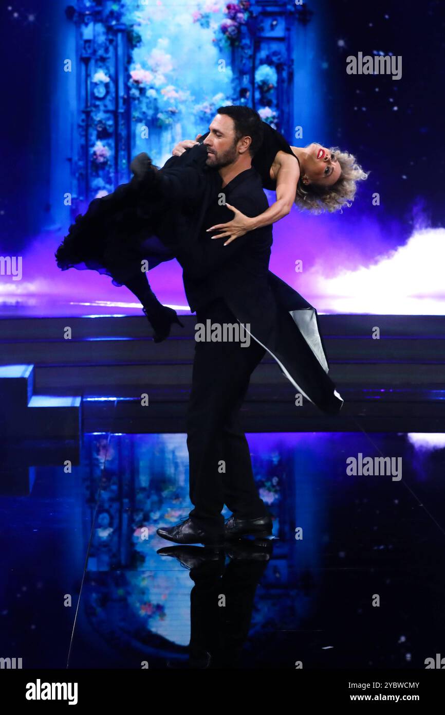 Rome, TV show "Dancing with the Stars". Dancer for one night Raoul Bova ...