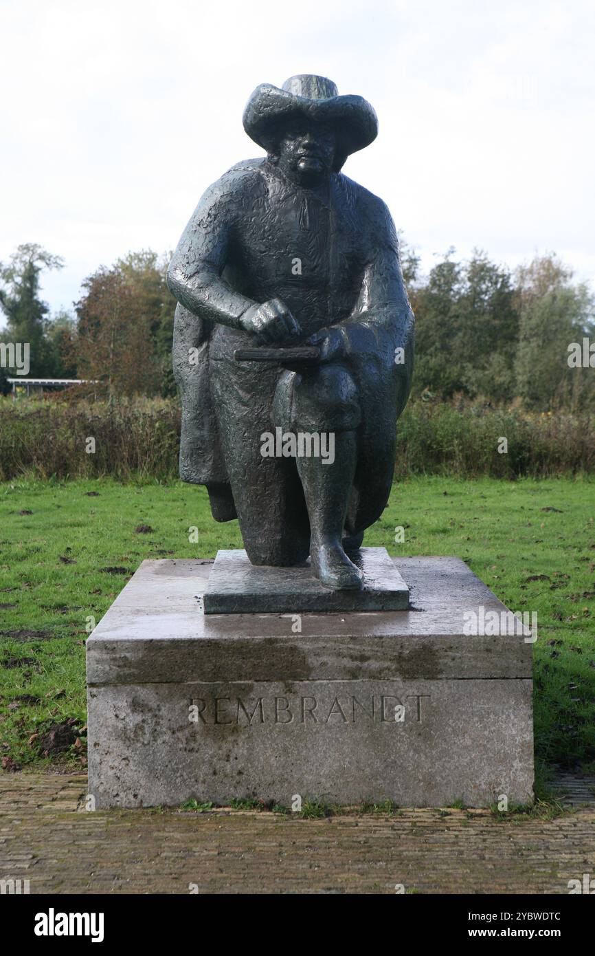Statue of Rembrandt Amsterdam Stock Photo - Alamy