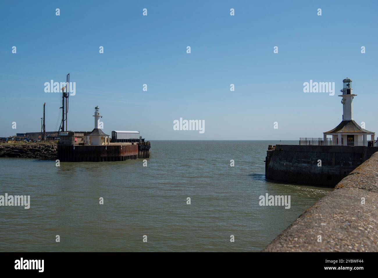 Sea wall lowestoft hi-res stock photography and images - Alamy