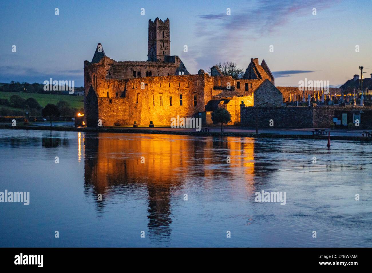 Floodlight abbey hi-res stock photography and images - Alamy
