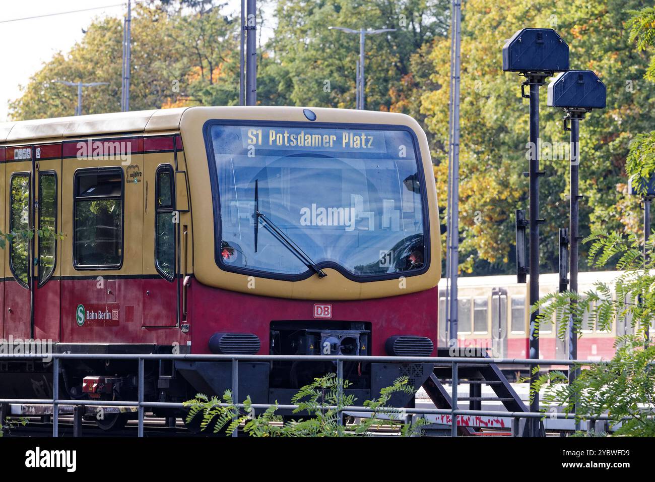 S-Bahnzug BR 481 im S-Bw Wannsee 2024-10-17 Deutschland, Berlin Ein Zug ...