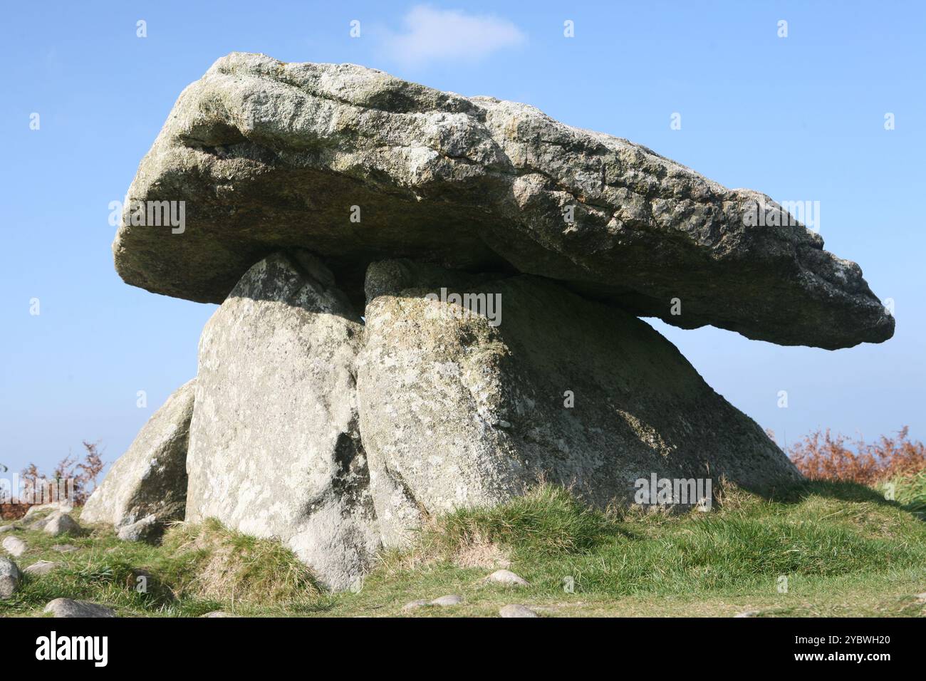Chun Quoit - Burial Chamber (Dolmen Stock Photo - Alamy