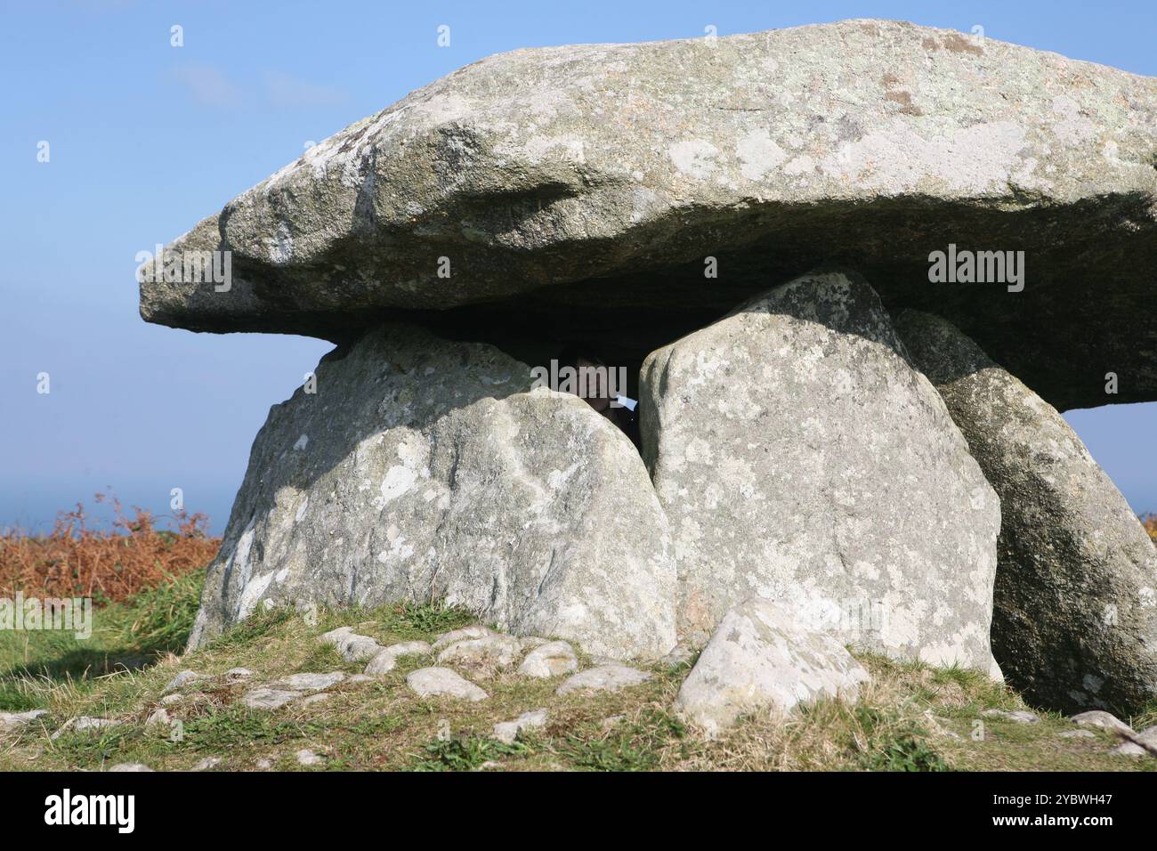 Chun Quoit - Burial Chamber (Dolmen Stock Photo - Alamy