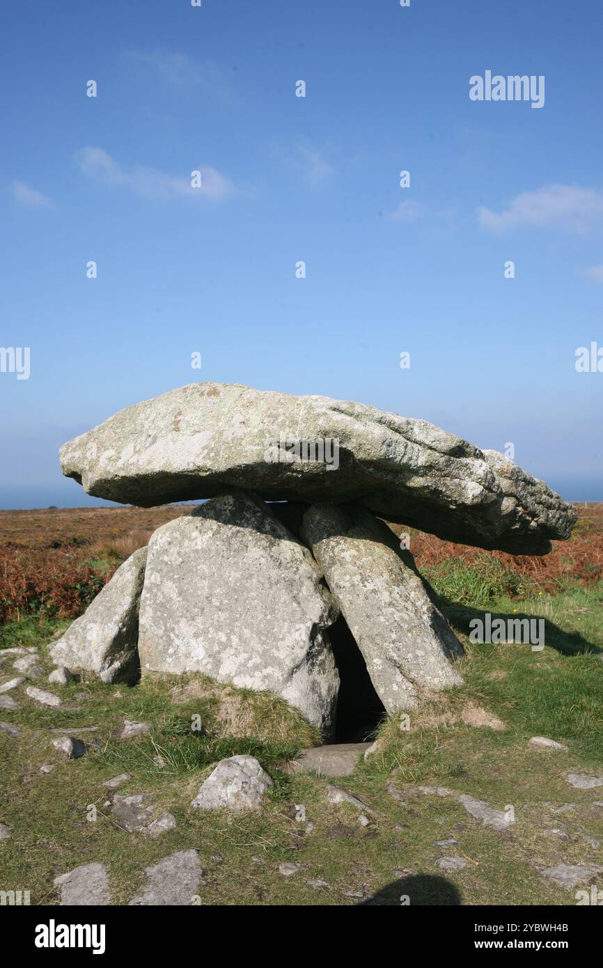 Chun Quoit - Burial Chamber (Dolmen Stock Photo - Alamy