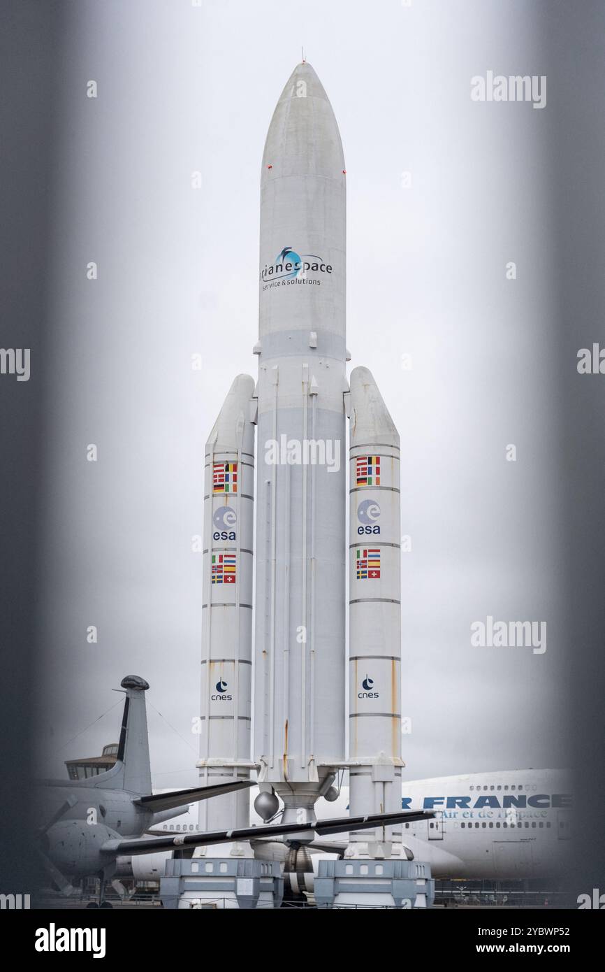 Illustration of an Ariane 5 rocket which is a former heavy space ...
