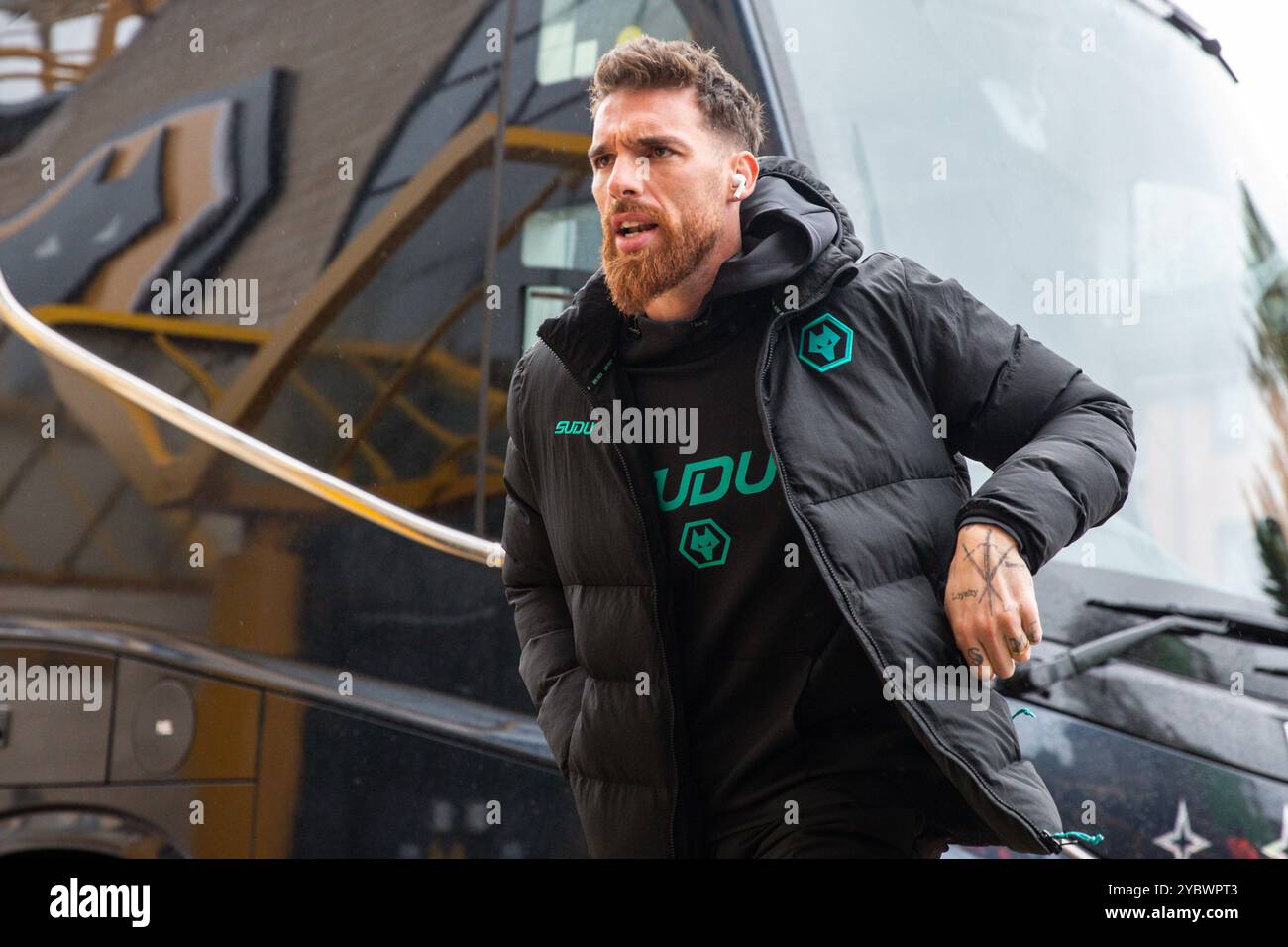 José Sá of Wolverhampton Wanderers arrives ahead of the Premier League ...