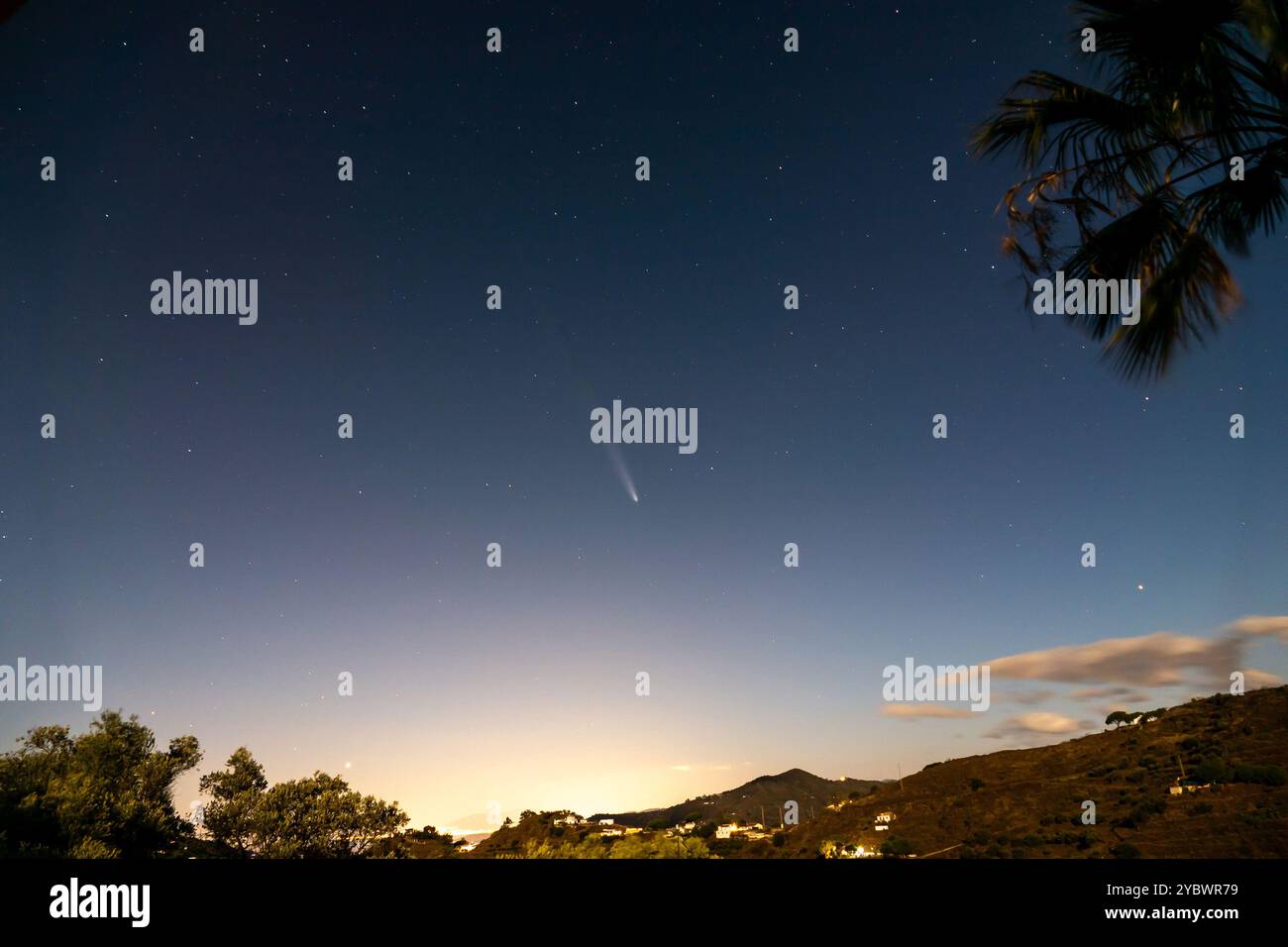 Malaga in Spain: the comet C/2023 A3 Tsuchinshan-ATLAS seen over the ...