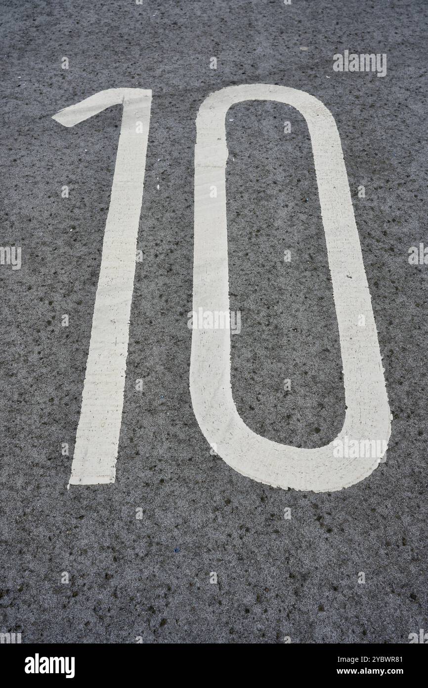 Number 10 logo icon modern hi-res stock photography and images - Alamy
