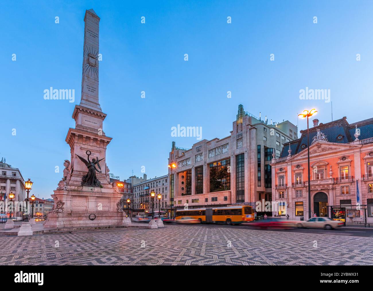 Captivating view of Monumento dos Restauradores, flanked by Teatro Eden ...