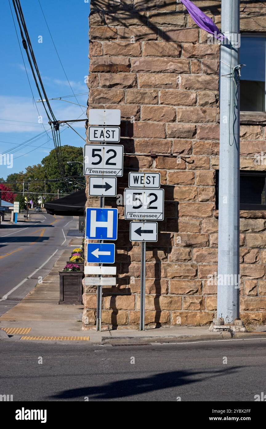 Street corner with highway direction signs in Tennessee Stock Photo - Alamy