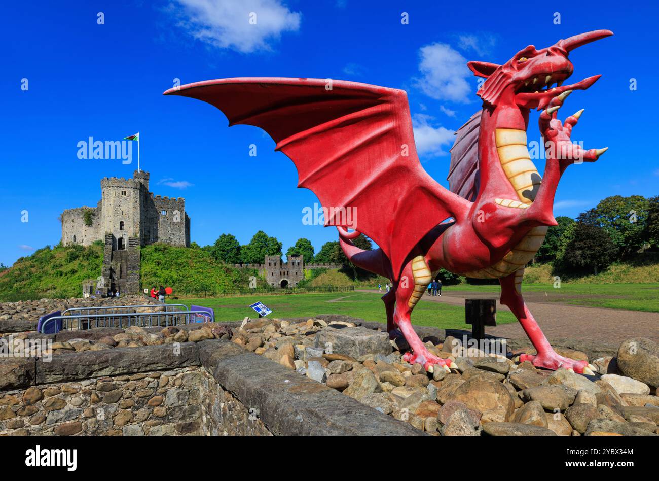Castle dragon castle hi-res stock photography and images - Alamy