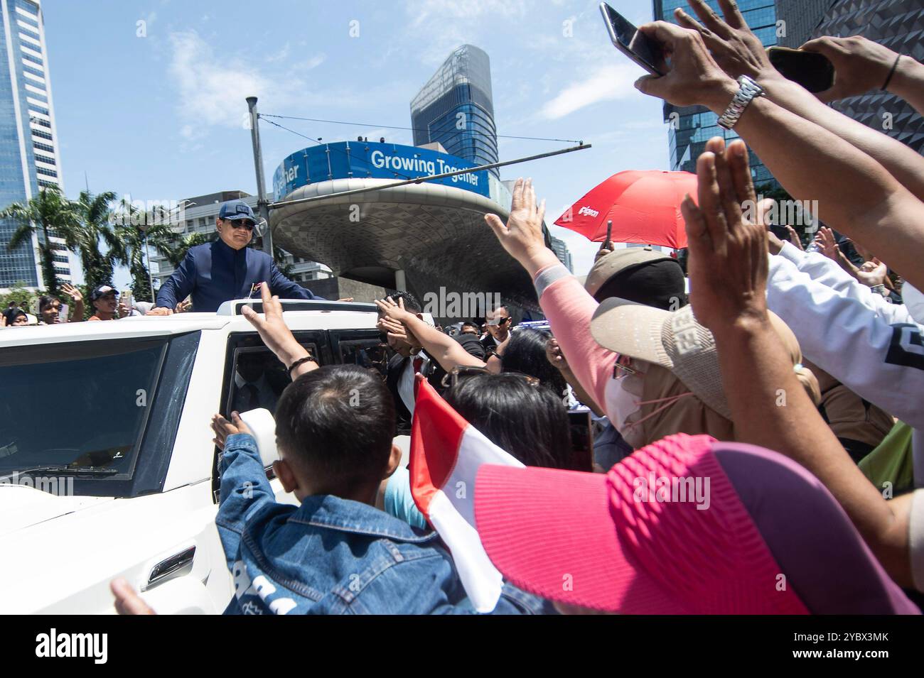Jakarta, Indonesia. 20th Oct, 2024. People gesture to Indonesian ...