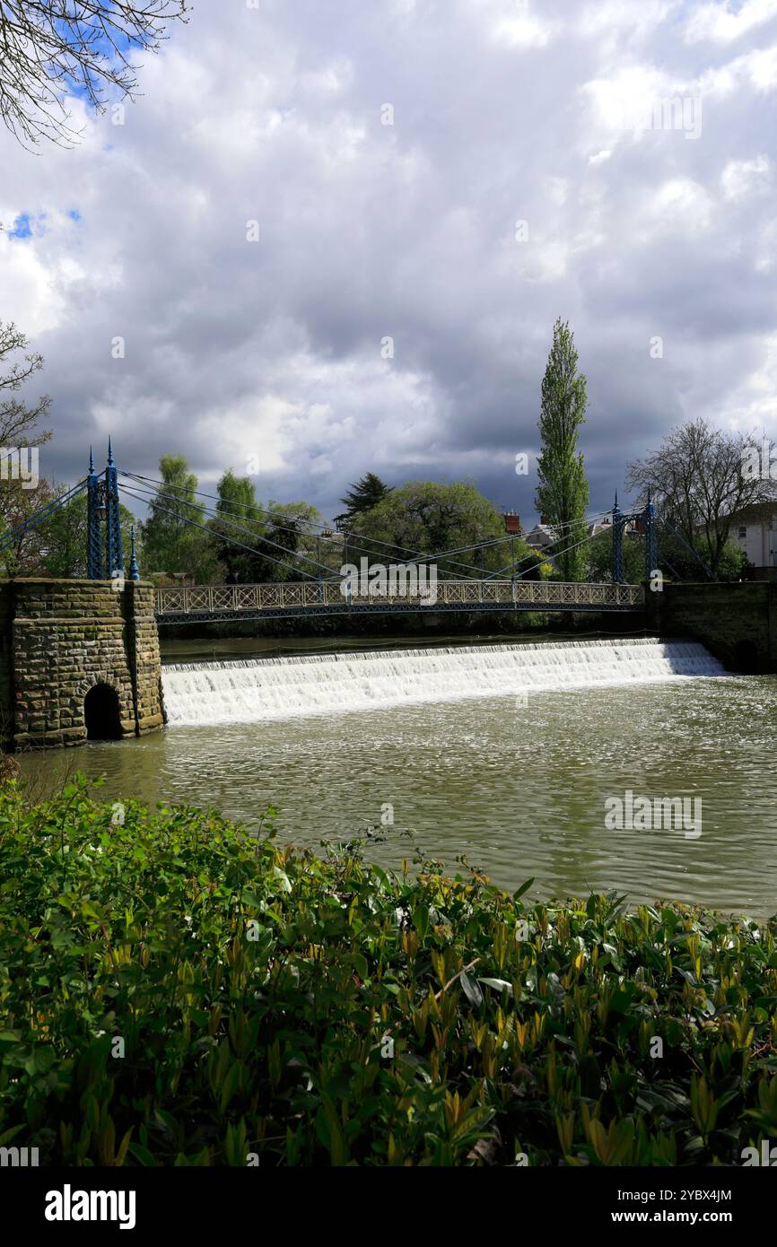 The Mill Bridge and Weir over the river Leam, Jephson Gardens, Royal ...