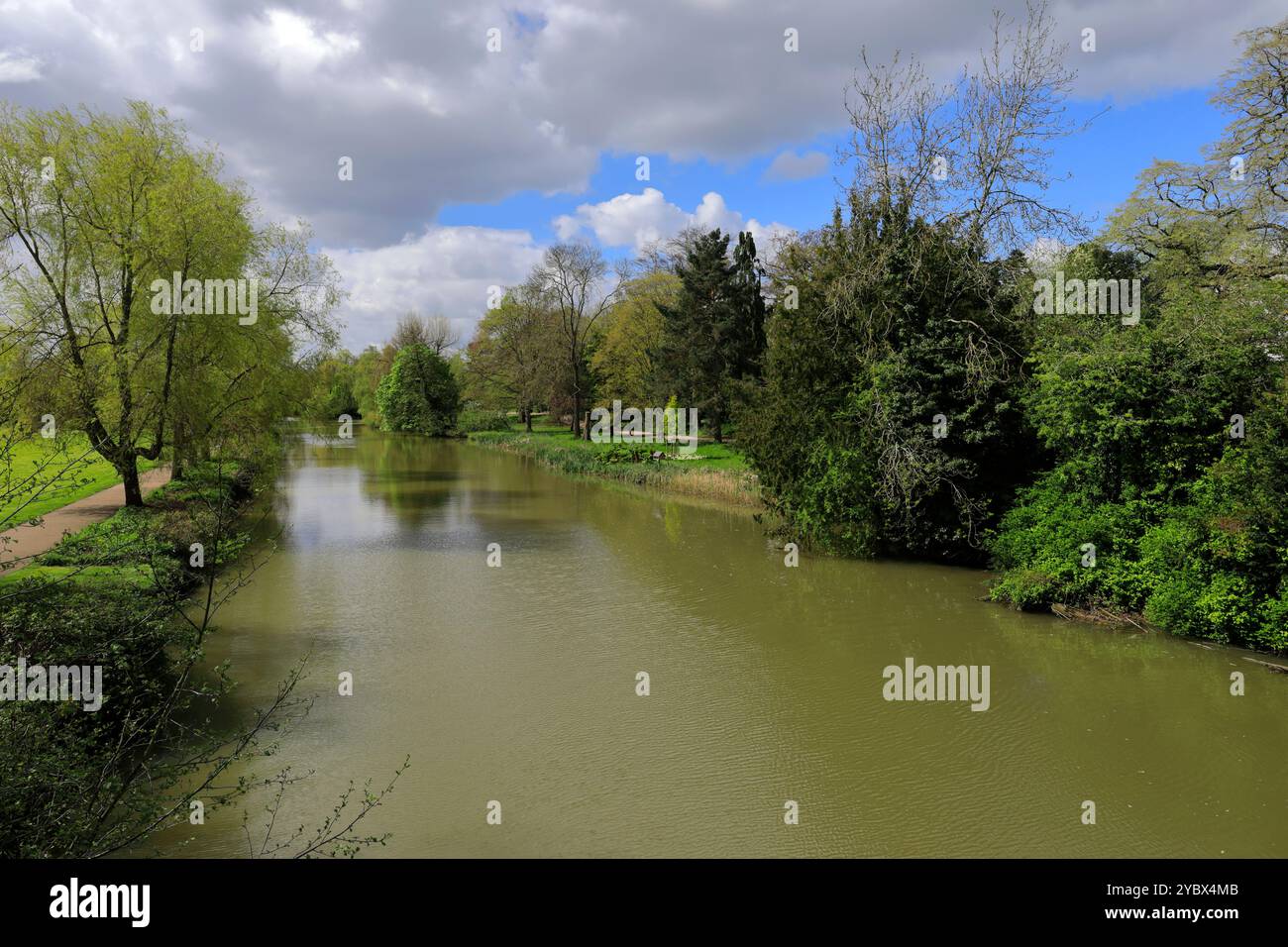 The river Leam, Jephson Gardens, Royal Leamington Spa Town ...