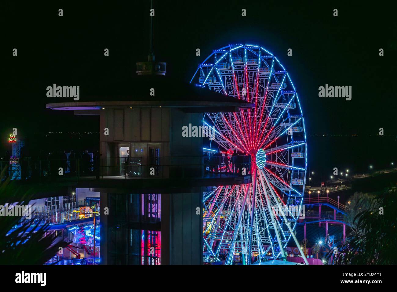 Illuminated big wheel at Southend on Sea, Essex, UK, at night, with ...