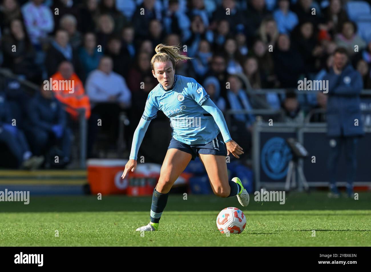 Lauren Hemp of Manchester City Women in action during the Barclays ...