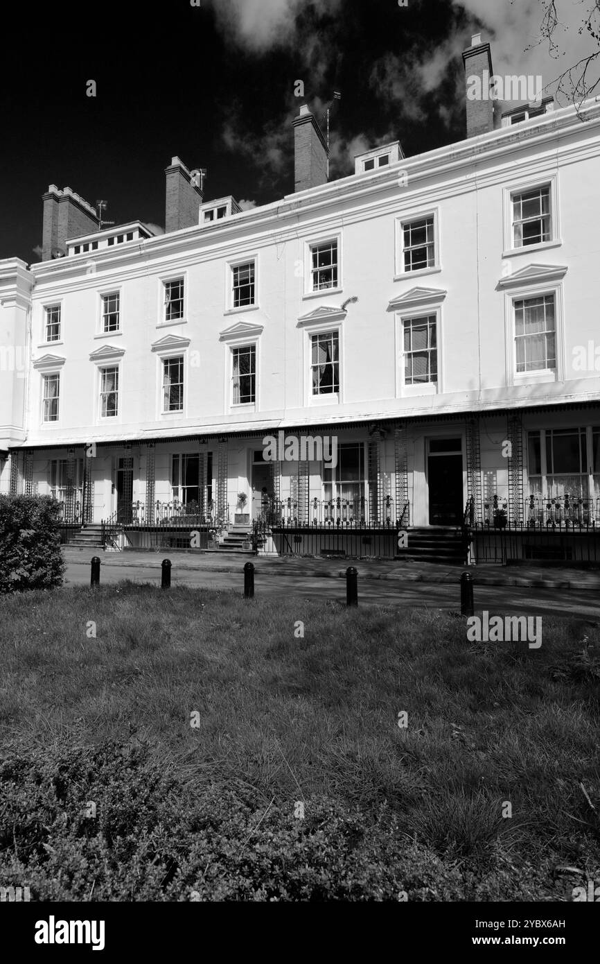 Victorian neo-classical architecture at Landsdowne Crescent, Leamington ...
