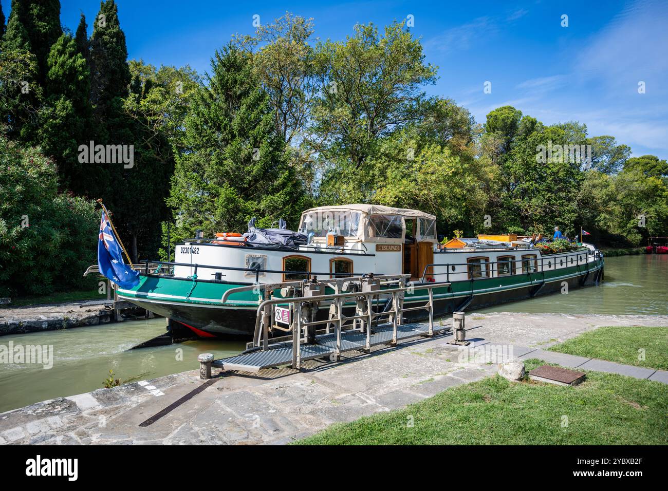 Lock canal boating transport hi-res stock photography and images - Alamy