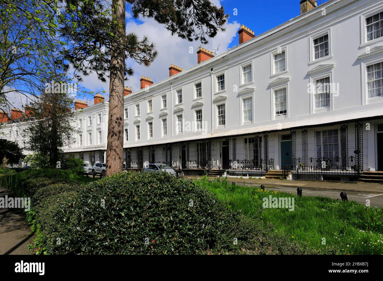 Victorian neo-classical architecture at Landsdowne Crescent, Leamington ...