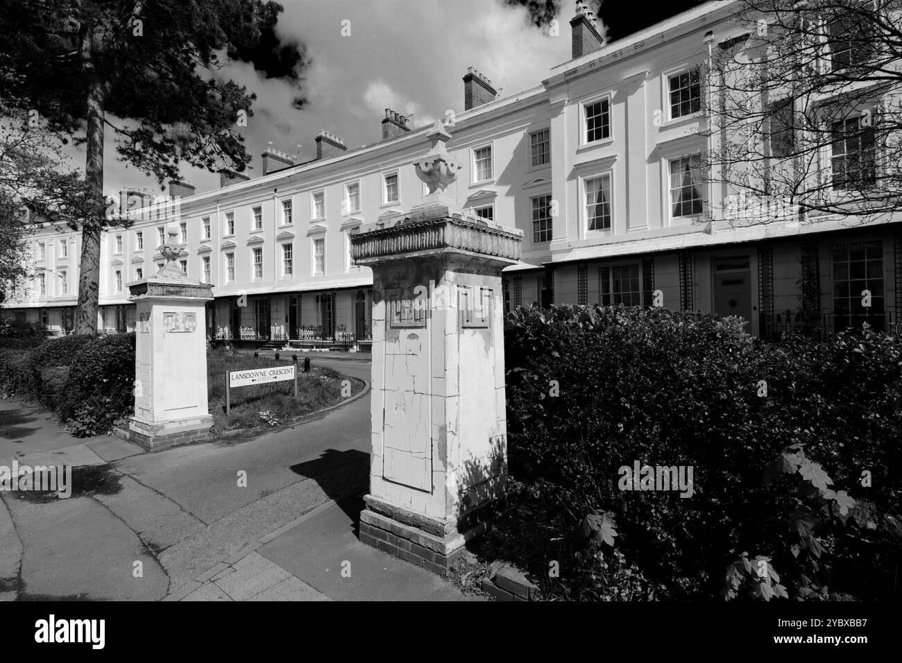 Victorian neo-classical architecture at Landsdowne Crescent, Leamington ...