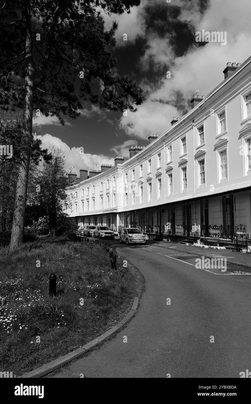 Victorian neo-classical architecture at Landsdowne Crescent, Leamington ...