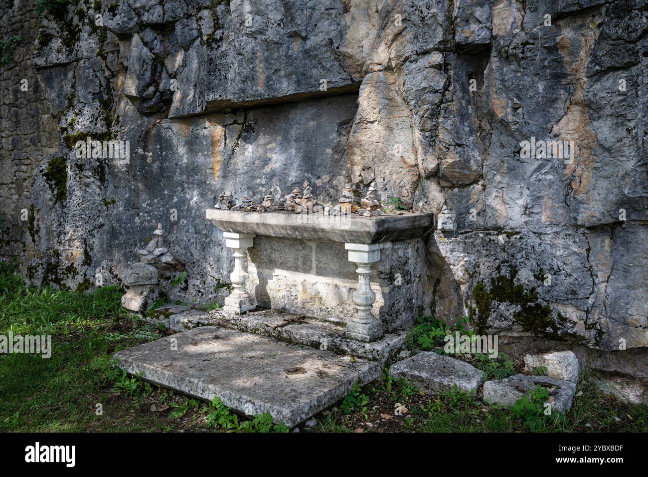 Outdoor altar hi-res stock photography and images - Alamy