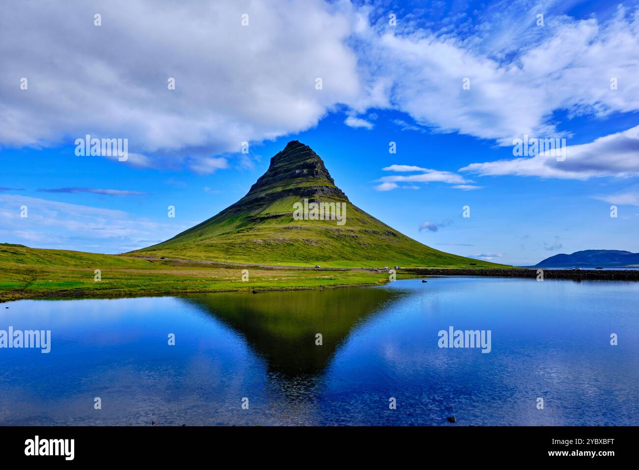 Iceland, Vesturland, Snaefellsnes peninsula, Grundarfjordur, Mount ...