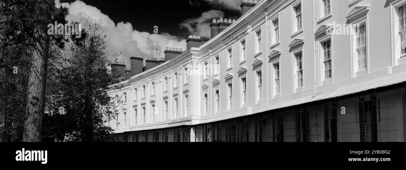 Victorian neo-classical architecture at Landsdowne Crescent, Leamington ...
