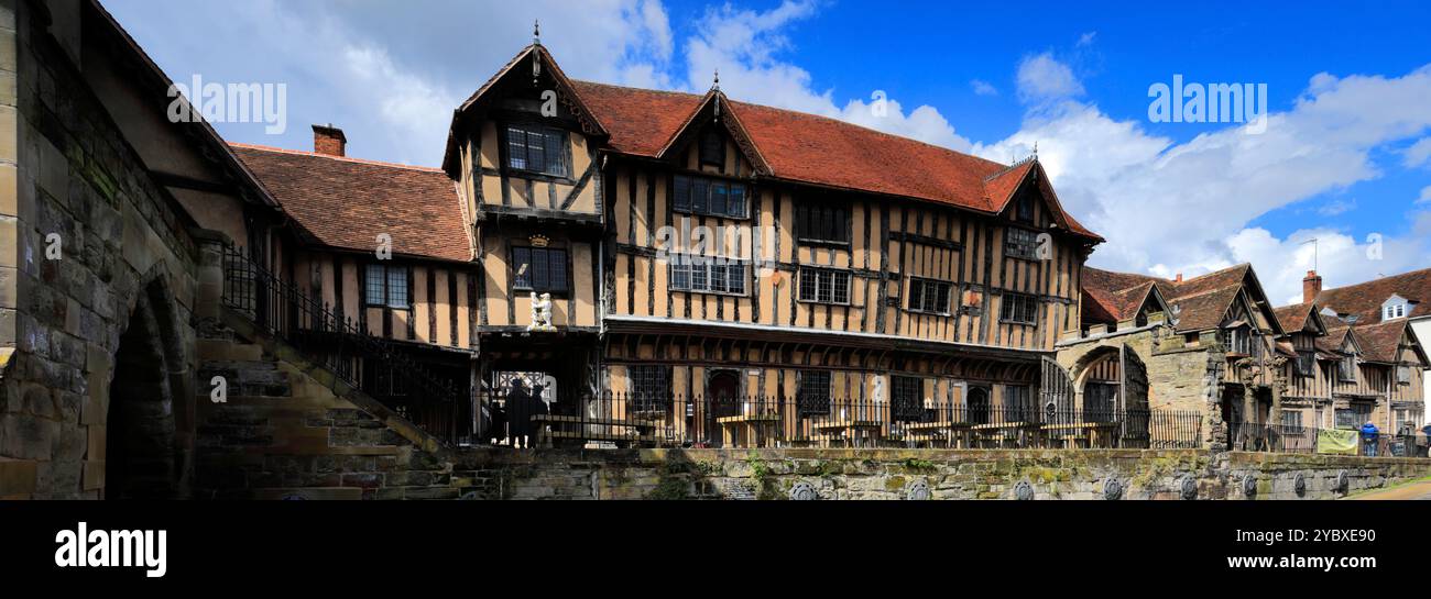 Elizabethan almshouses hi-res stock photography and images - Alamy